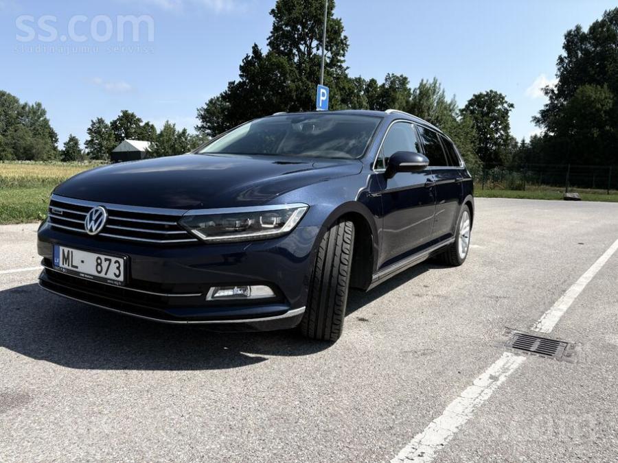 Blue Volkswagen Passat B8 2015 in Tukums, with an engine capacity of 2.00 L and mileage of 268 thousand km for 12000 €, photo 19 on AUTOMOTO.COM.LV