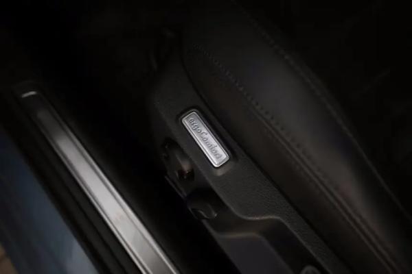 Blue Volkswagen Passat B8 2015 in Jelgava, with an engine capacity of 2.00 L and mileage of 307 thousand km for 10900 €, photo 10 on AUTOMOTO.COM.LV