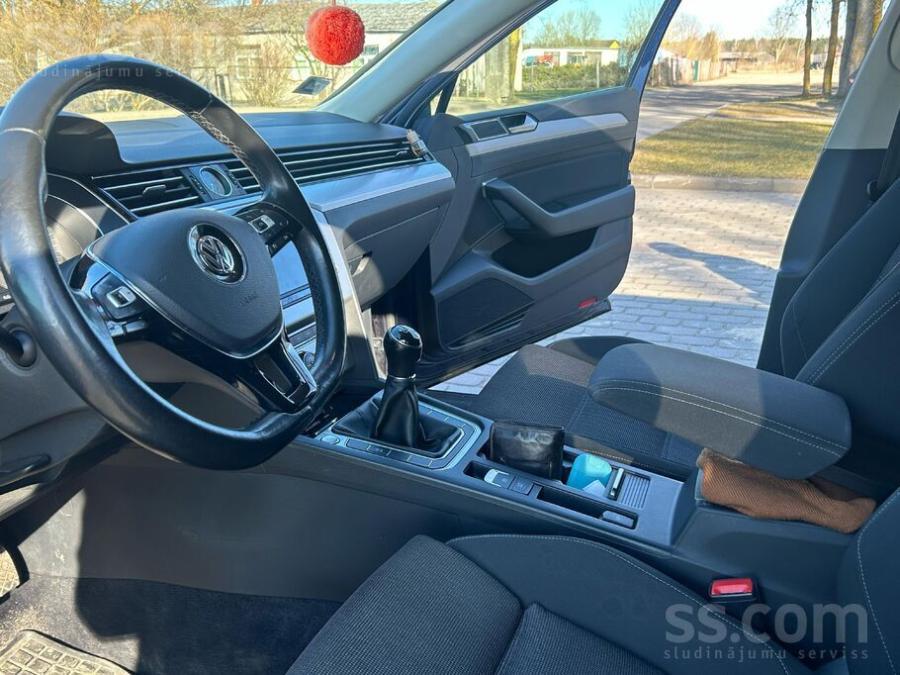 Blue Volkswagen Passat B8 2016 in Rezekne, with an engine capacity of 2.00 L and mileage of 260 thousand km for 7900 €, photo 4 on AUTOMOTO.COM.LV