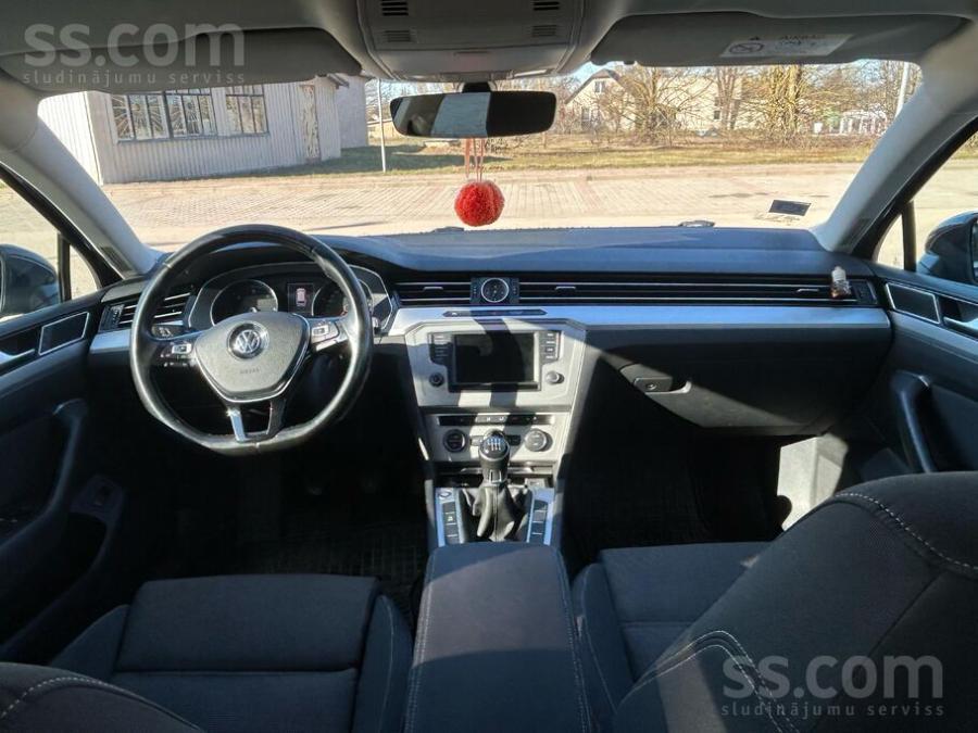 Blue Volkswagen Passat B8 2016 in Rezekne, with an engine capacity of 2.00 L and mileage of 260 thousand km for 7900 €, photo 5 on AUTOMOTO.COM.LV