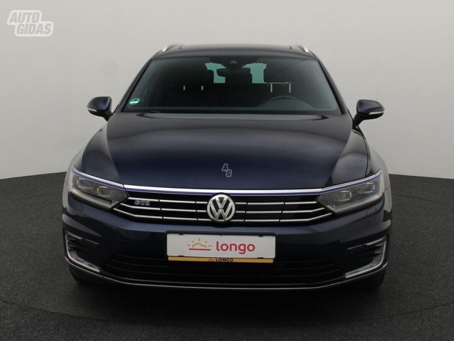 Blue Volkswagen Passat B8 2016 in Vilnius, with an engine capacity of 1.40 L and mileage of 200 thousand km for 12199 €, photo 3 on AUTOMOTO.COM.LV