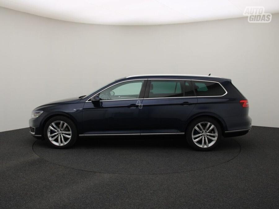 Blue Volkswagen Passat B8 2016 in Vilnius, with an engine capacity of 1.40 L and mileage of 200 thousand km for 12199 €, photo 6 on AUTOMOTO.COM.LV