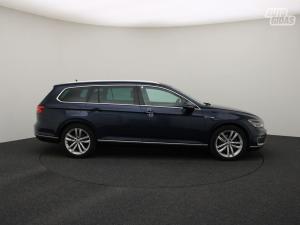 Blue Volkswagen Passat B8 2016 in Vilnius, with an engine capacity of 1.40 L and mileage of 200 thousand km for 12199 €, photo 9 on AUTOMOTO.COM.LV