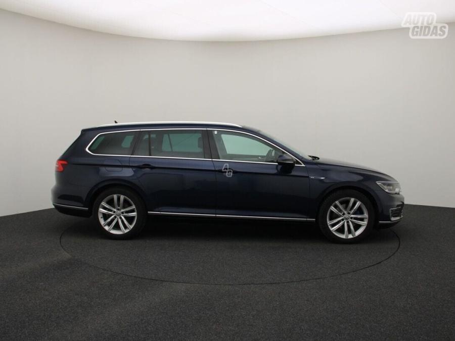 Blue Volkswagen Passat B8 2016 in Vilnius, with an engine capacity of 1.40 L and mileage of 200 thousand km for 12199 €, photo 9 on AUTOMOTO.COM.LV