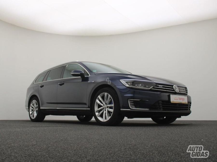 Blue Volkswagen Passat B8 2016 in Vilnius, with an engine capacity of 1.40 L and mileage of 200 thousand km for 12199 €, photo 11 on AUTOMOTO.COM.LV
