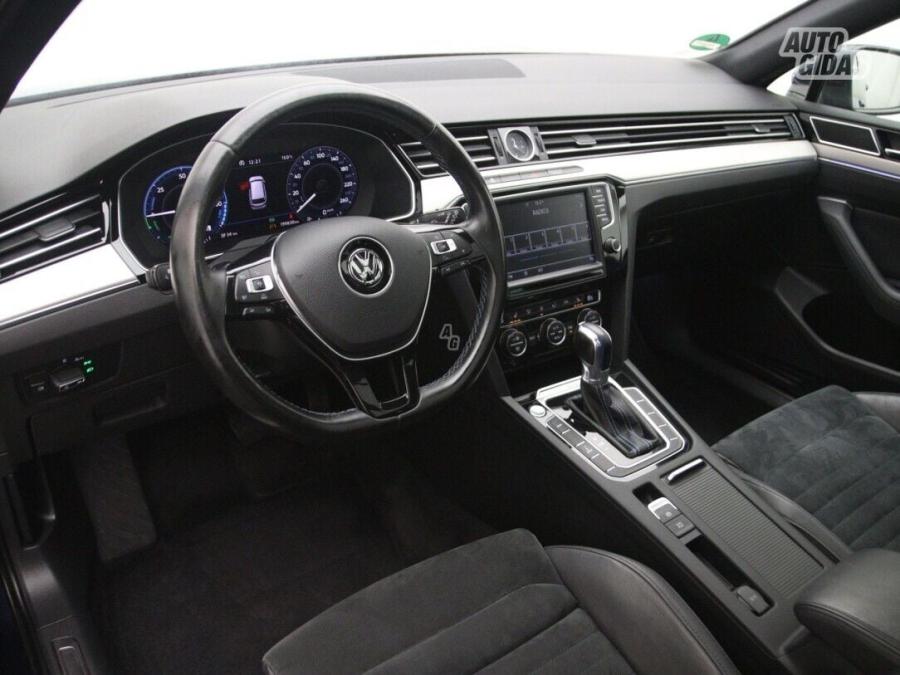 Blue Volkswagen Passat B8 2016 in Vilnius, with an engine capacity of 1.40 L and mileage of 200 thousand km for 12199 €, photo 16 on AUTOMOTO.COM.LV