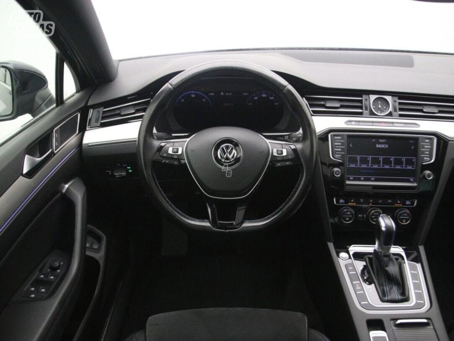 Blue Volkswagen Passat B8 2016 in Vilnius, with an engine capacity of 1.40 L and mileage of 200 thousand km for 12199 €, photo 17 on AUTOMOTO.COM.LV