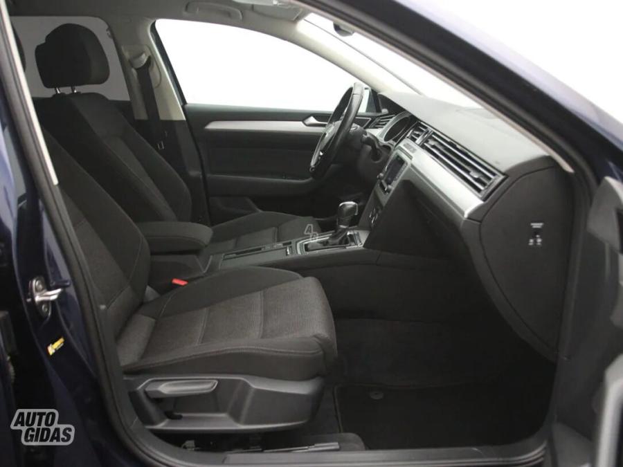 Blue Volkswagen Passat B8 2016 in Vilnius, with an engine capacity of 1.60 L and mileage of 238 thousand km for 9999 €, photo 14 on AUTOMOTO.COM.LV