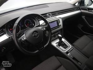 Blue Volkswagen Passat B8 2016 in Vilnius, with an engine capacity of 1.60 L and mileage of 238 thousand km for 9999 €, photo 16 on AUTOMOTO.COM.LV