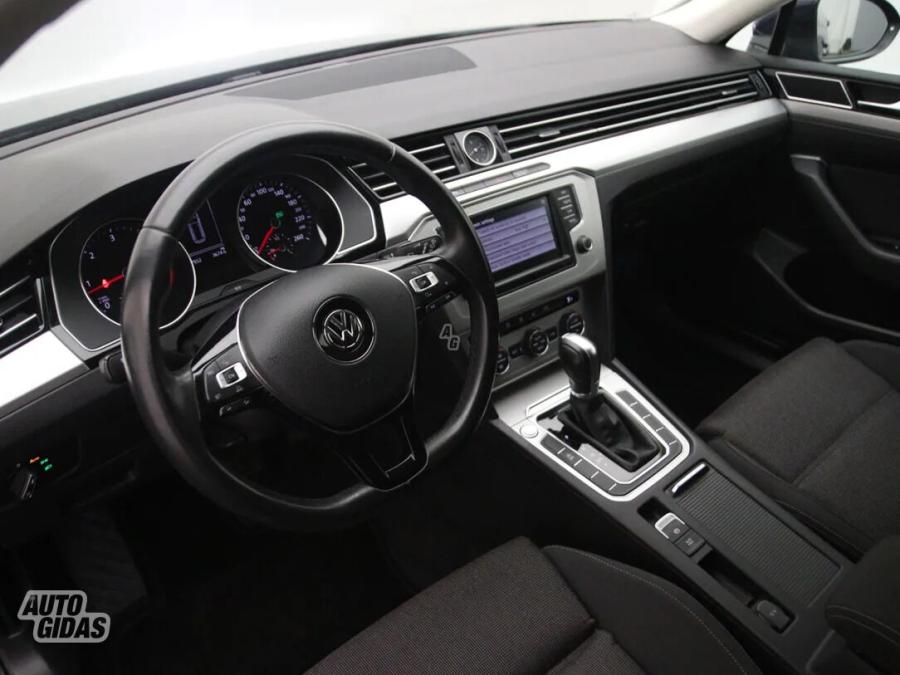 Blue Volkswagen Passat B8 2016 in Vilnius, with an engine capacity of 1.60 L and mileage of 238 thousand km for 9999 €, photo 16 on AUTOMOTO.COM.LV