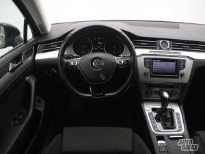 Blue Volkswagen Passat B8 2016 in Vilnius, with an engine capacity of 1.60 L and mileage of 238 thousand km for 9999 €, photo 17 on AUTOMOTO.COM.LV