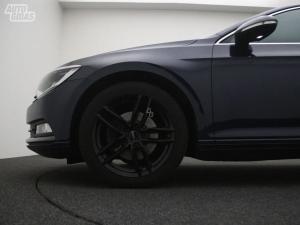 Blue Volkswagen Passat B8 2016 in Vilnius, with an engine capacity of 1.60 L and mileage of 238 thousand km for 9999 €, photo 28 on AUTOMOTO.COM.LV