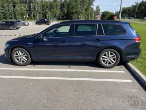 Blue Volkswagen Passat B8 2016 in Riga, with an engine capacity of 1.60 L and mileage of 286 thousand km for 7100 €, photo 3 on AUTOMOTO.COM.LV