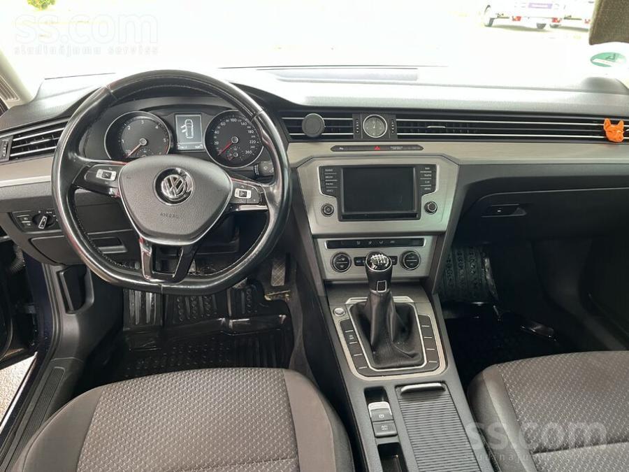 Blue Volkswagen Passat B8 2016 in Riga, with an engine capacity of 1.60 L and mileage of 286 thousand km for 7100 €, photo 8 on AUTOMOTO.COM.LV