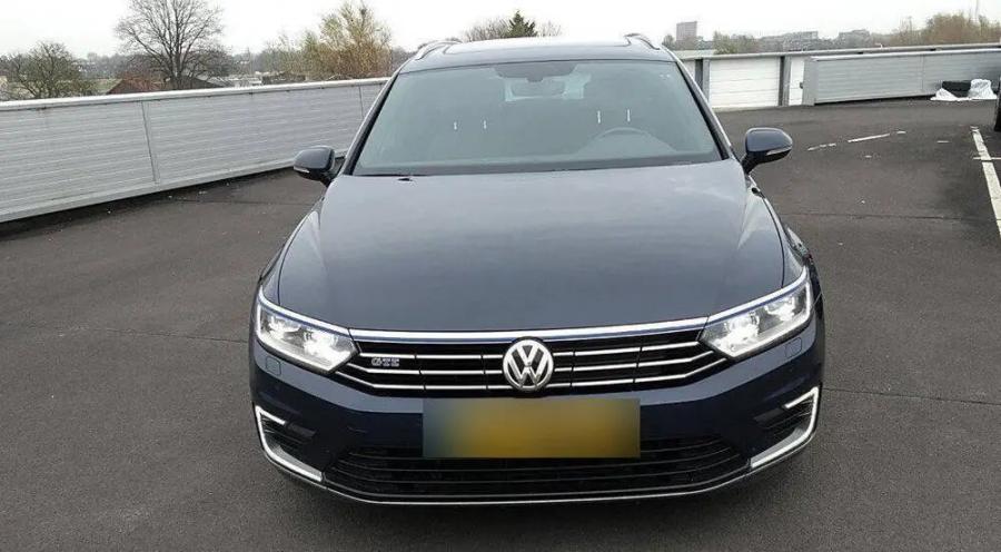 Zils Volkswagen Passat B8 2016 Jūrmala, ar dzinēja tilpumu 1.40 L un nobraukumu 228 tūkst. km par 11950 €, foto 4 vietnē AUTOMOTO.COM.LV