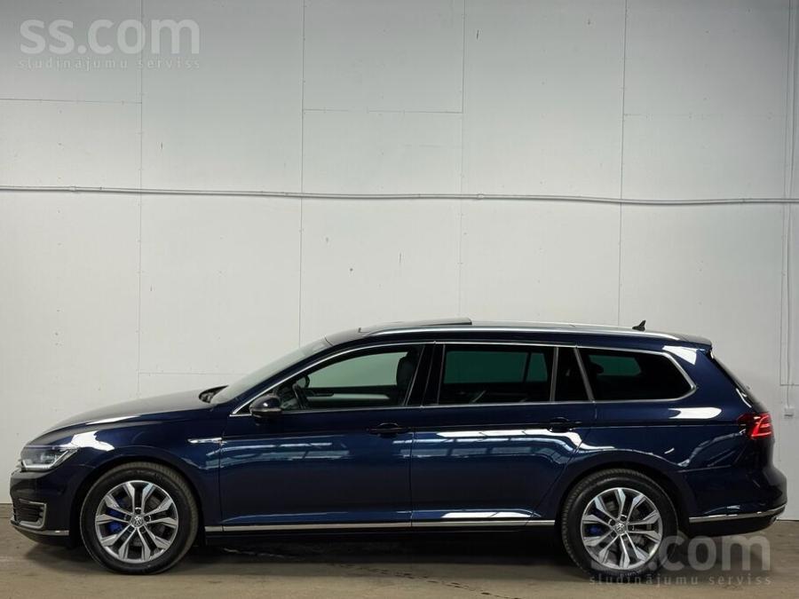 Blue Volkswagen Passat B8 2016 in Jurmala, with an engine capacity of 1.40 L and mileage of 229 thousand km for 11950 €, photo 7 on AUTOMOTO.COM.LV