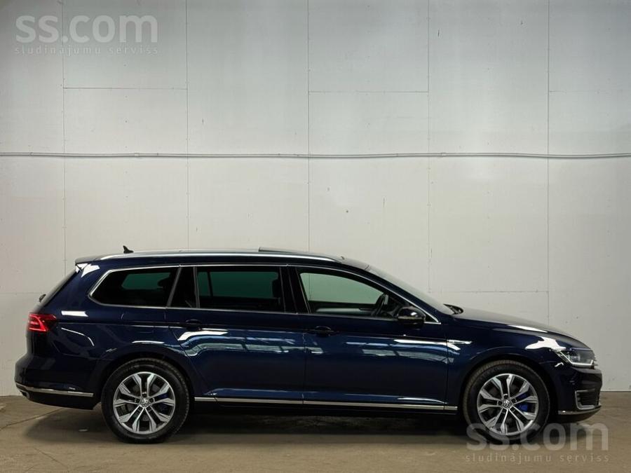 Blue Volkswagen Passat B8 2016 in Jurmala, with an engine capacity of 1.40 L and mileage of 229 thousand km for 11950 €, photo 10 on AUTOMOTO.COM.LV