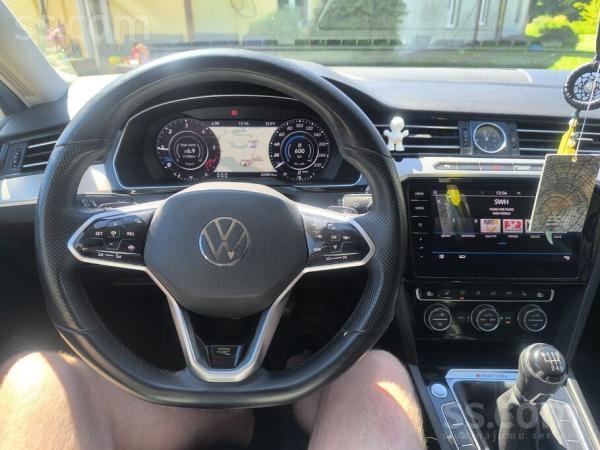 Blue Volkswagen Passat B8 2017 in Talsi, with an engine capacity of 2.00 L and mileage of 239 thousand km for 10800 €, photo 6 on AUTOMOTO.COM.LV
