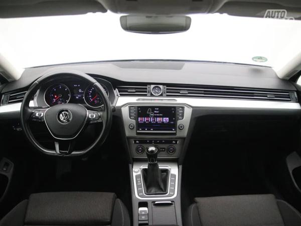 Zils Volkswagen Passat B8 2017 Viļņa, ar dzinēja tilpumu 2.00 L un nobraukumu 292 tūkst. km par 9399 €, foto 2 vietnē AUTOMOTO.COM.LV