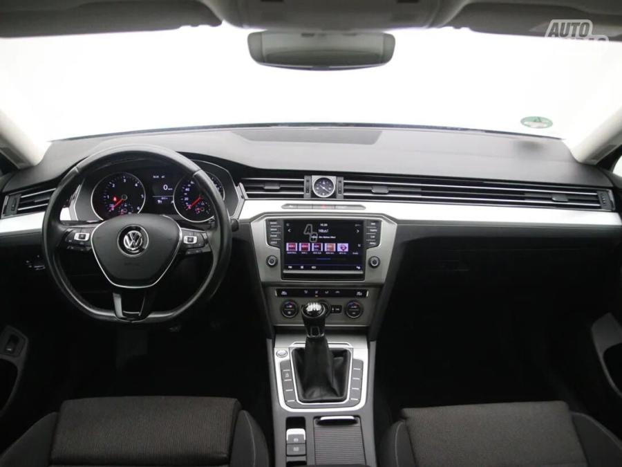 Zils Volkswagen Passat B8 2017 Viļņa, ar dzinēja tilpumu 2.00 L un nobraukumu 292 tūkst. km par 9399 €, foto 3 vietnē AUTOMOTO.COM.LV