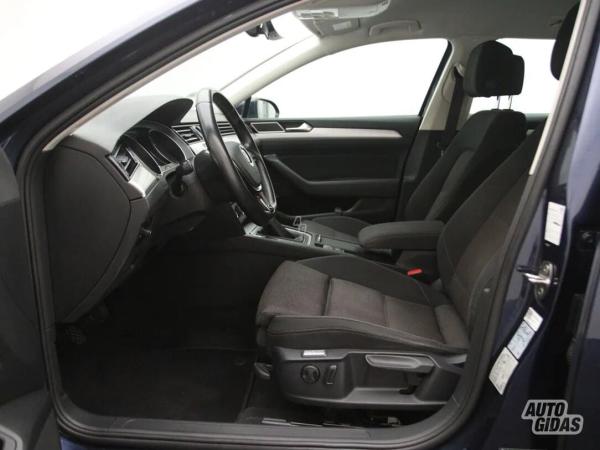 Zils Volkswagen Passat B8 2017 Viļņa, ar dzinēja tilpumu 2.00 L un nobraukumu 292 tūkst. km par 9399 €, foto 4 vietnē AUTOMOTO.COM.LV