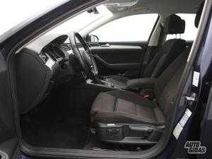 Zils Volkswagen Passat B8 2017 Viļņa, ar dzinēja tilpumu 2.00 L un nobraukumu 292 tūkst. km par 9399 €, foto 5 vietnē AUTOMOTO.COM.LV