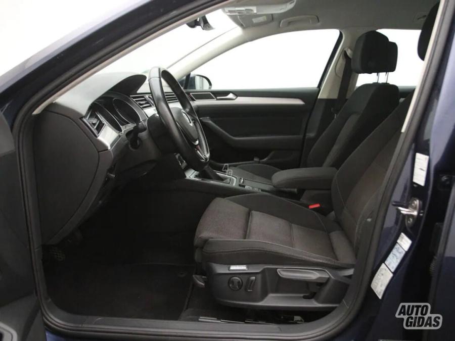Zils Volkswagen Passat B8 2017 Viļņa, ar dzinēja tilpumu 2.00 L un nobraukumu 292 tūkst. km par 9399 €, foto 5 vietnē AUTOMOTO.COM.LV