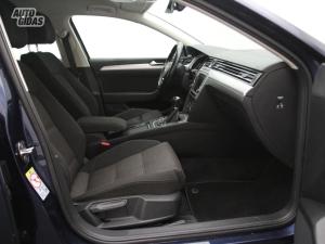 Zils Volkswagen Passat B8 2017 Viļņa, ar dzinēja tilpumu 2.00 L un nobraukumu 292 tūkst. km par 9399 €, foto 15 vietnē AUTOMOTO.COM.LV