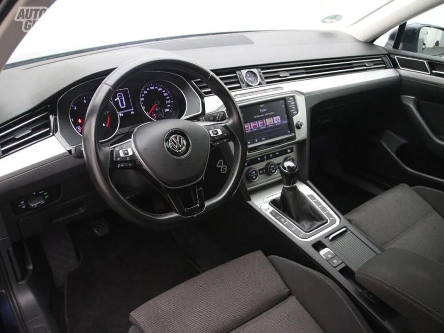 Zils Volkswagen Passat B8 2017 Viļņa, ar dzinēja tilpumu 2.00 L un nobraukumu 292 tūkst. km par 9399 €, foto 17 vietnē AUTOMOTO.COM.LV