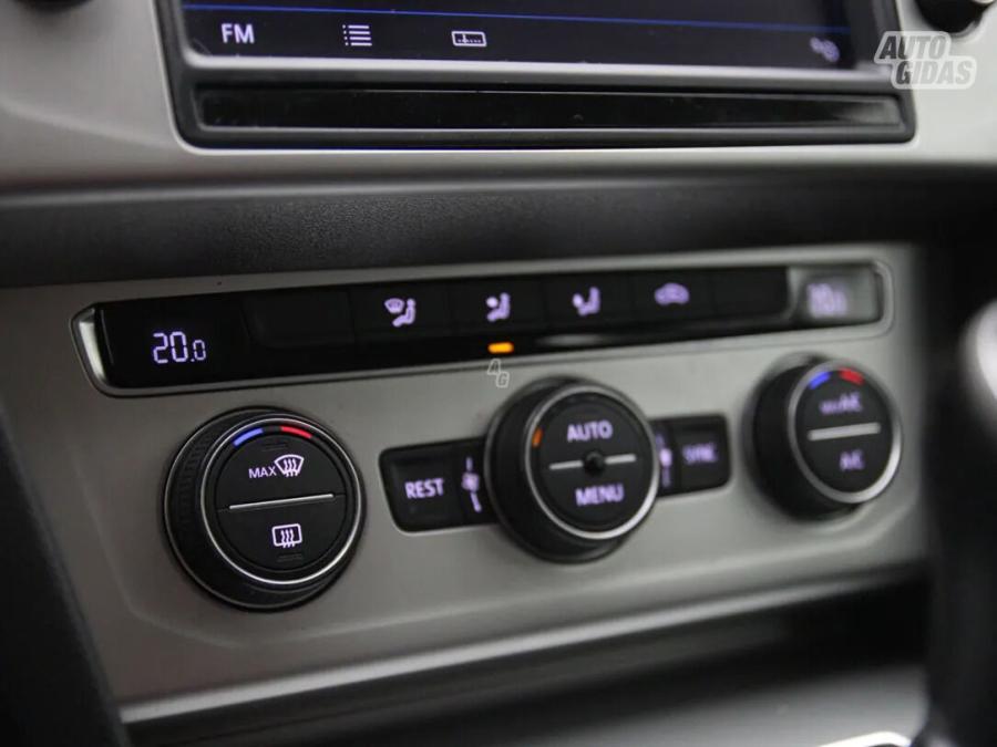 Zils Volkswagen Passat B8 2017 Viļņa, ar dzinēja tilpumu 2.00 L un nobraukumu 292 tūkst. km par 9399 €, foto 21 vietnē AUTOMOTO.COM.LV
