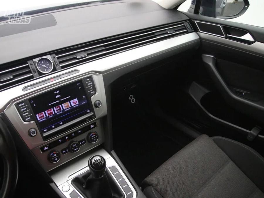 Zils Volkswagen Passat B8 2017 Viļņa, ar dzinēja tilpumu 2.00 L un nobraukumu 292 tūkst. km par 9399 €, foto 22 vietnē AUTOMOTO.COM.LV