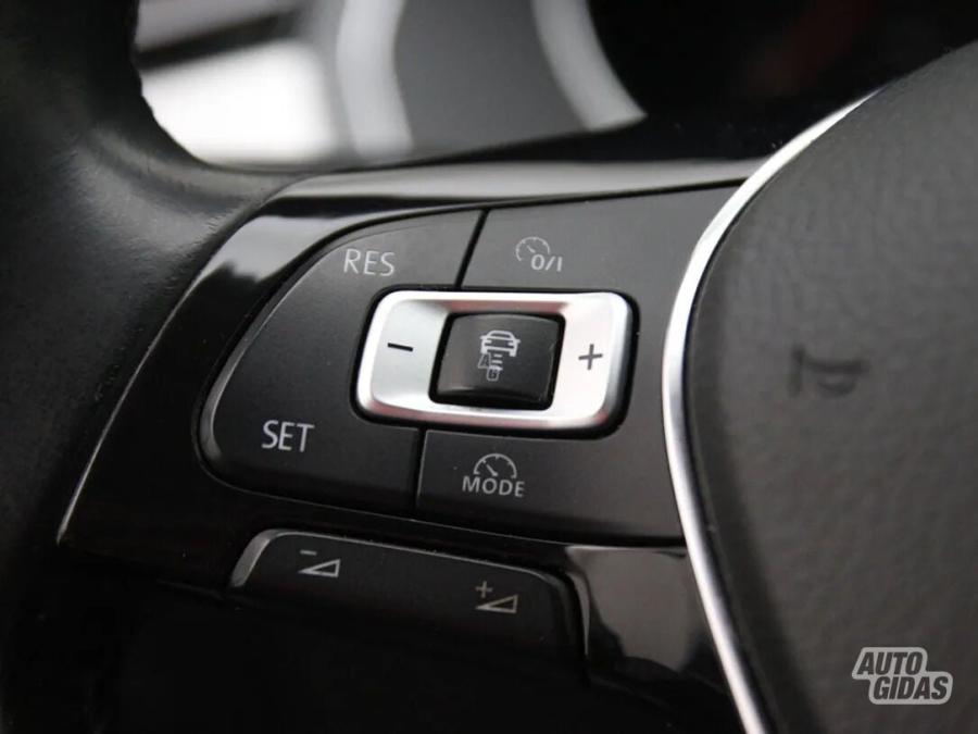 Zils Volkswagen Passat B8 2017 Viļņa, ar dzinēja tilpumu 2.00 L un nobraukumu 292 tūkst. km par 9399 €, foto 33 vietnē AUTOMOTO.COM.LV