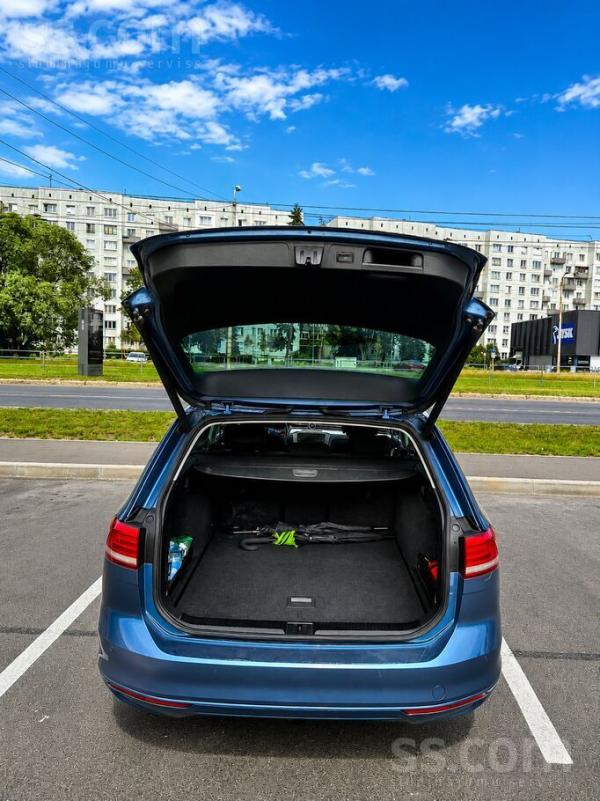 Blue Volkswagen Passat B8 2017 in Riga, with an engine capacity of 2.00 L and mileage of 226 thousand km for 11600 €, photo 4 on AUTOMOTO.COM.LV