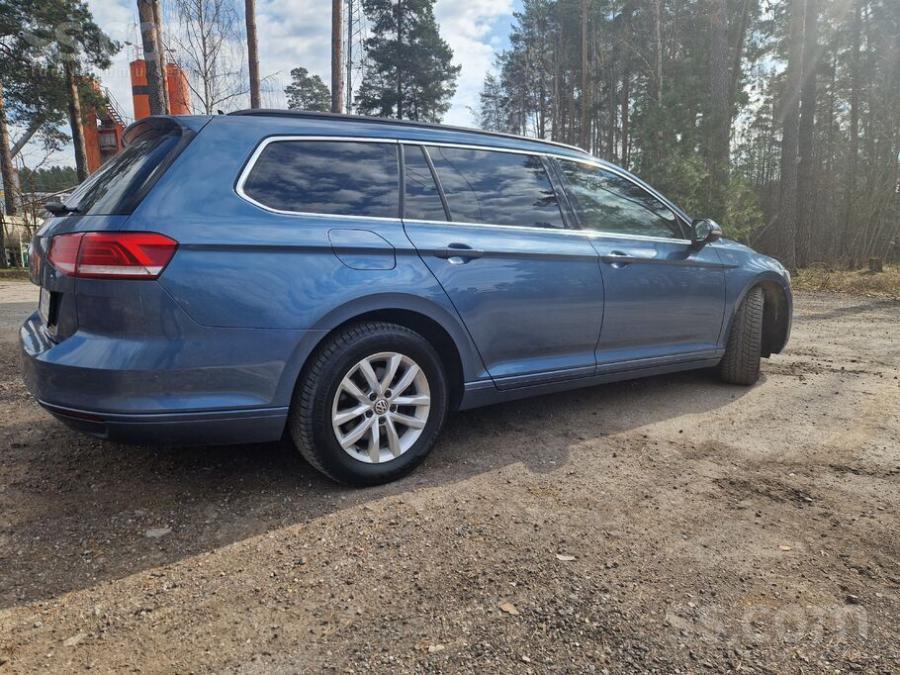 Blue Volkswagen Passat B8 2018 in Riga, with an engine capacity of 2.00 L and mileage of 291 thousand km for 9500 €, photo 4 on AUTOMOTO.COM.LV