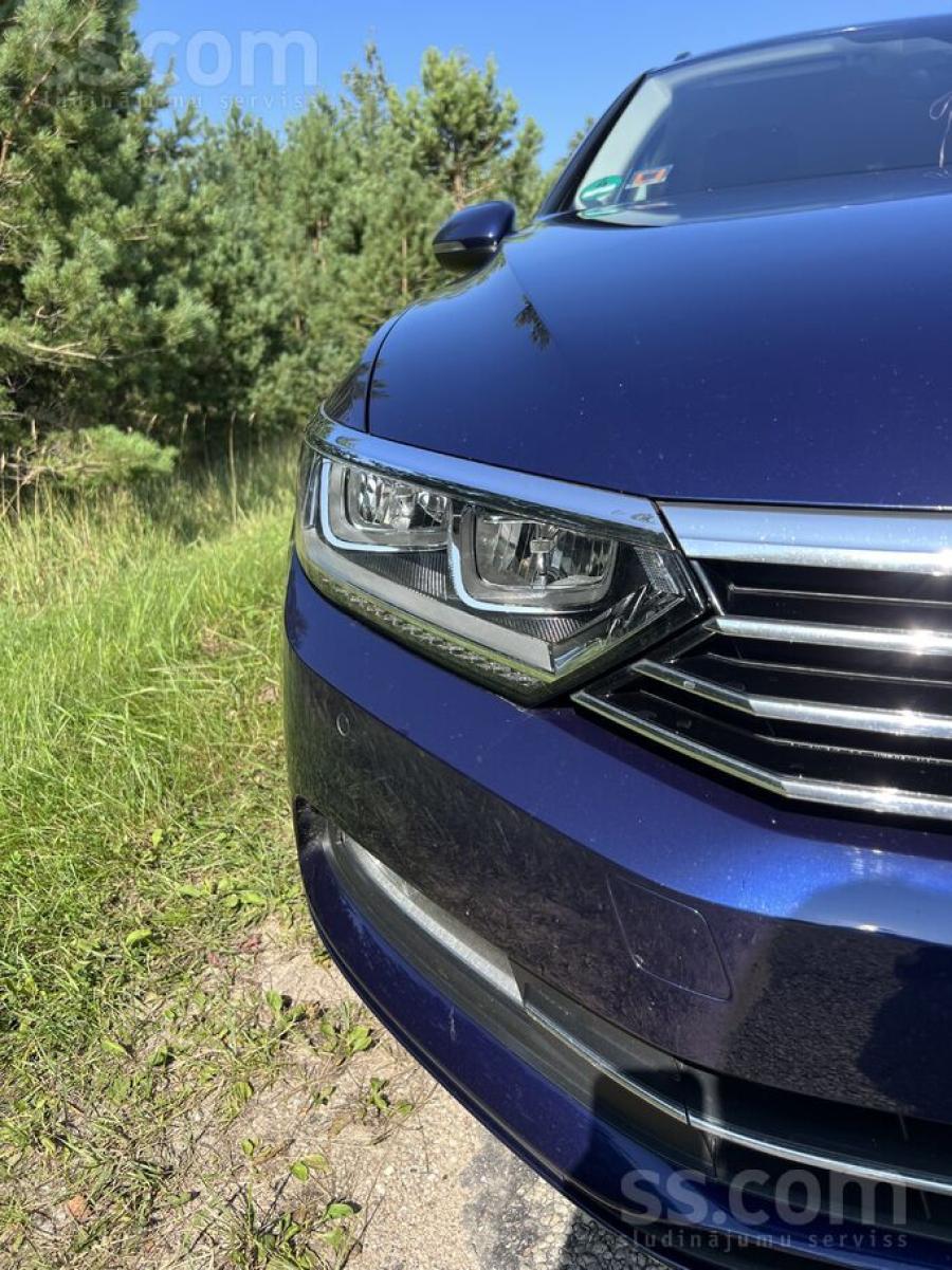 Blue Volkswagen Passat B8 2018 in Riga, with an engine capacity of 2.00 L and mileage of 255 thousand km for 10950 €, photo 4 on AUTOMOTO.COM.LV