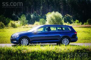 Blue Volkswagen Passat B8 2019 in Riga, with an engine capacity of 2.00 L and mileage of 222 thousand km for 11200 €, photo 3 on AUTOMOTO.COM.LV