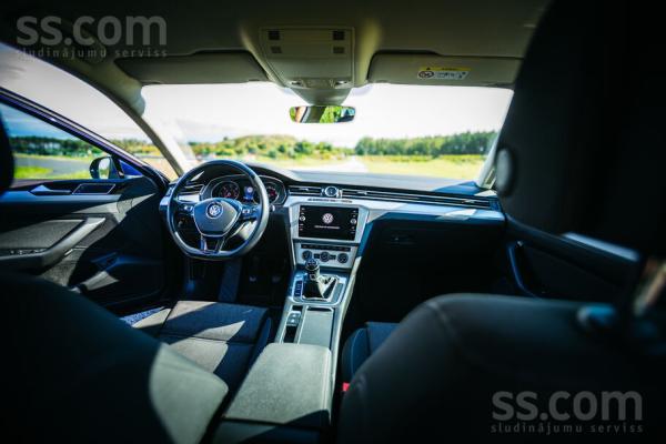 Blue Volkswagen Passat B8 2019 in Riga, with an engine capacity of 2.00 L and mileage of 222 thousand km for 11200 €, photo 8 on AUTOMOTO.COM.LV