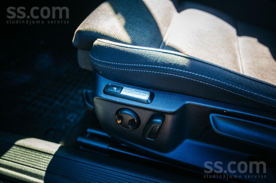 Blue Volkswagen Passat B8 2019 in Riga, with an engine capacity of 2.00 L and mileage of 222 thousand km for 11200 €, photo 12 on AUTOMOTO.COM.LV