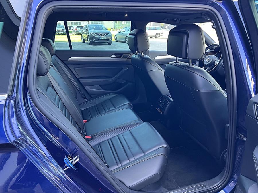 Blue Volkswagen Passat B8 2019 in Riga, with an engine capacity of 2.00 L and mileage of 182 thousand km for 16550 €, photo 4 on AUTOMOTO.COM.LV