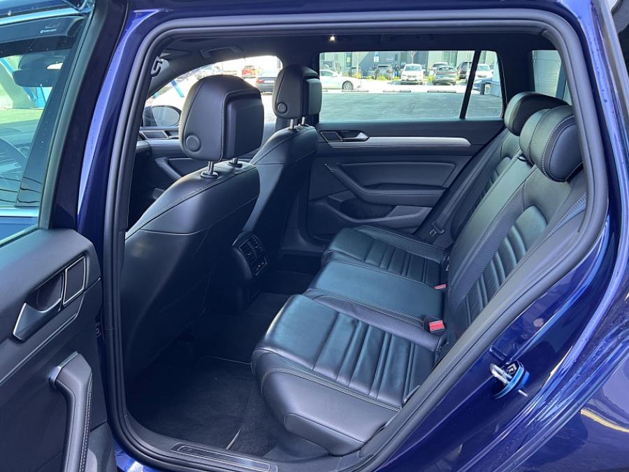 Blue Volkswagen Passat B8 2019 in Riga, with an engine capacity of 2.00 L and mileage of 182 thousand km for 16550 €, photo 7 on AUTOMOTO.COM.LV