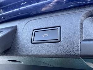 Blue Volkswagen Passat B8 2019 in Riga, with an engine capacity of 2.00 L and mileage of 182 thousand km for 16550 €, photo 9 on AUTOMOTO.COM.LV