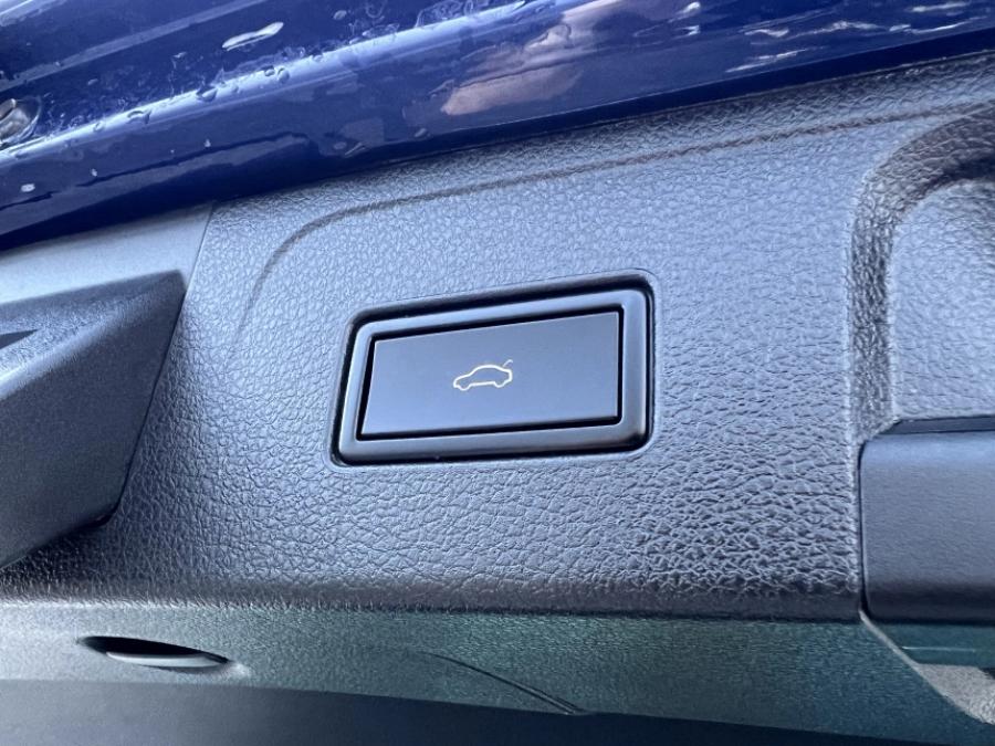Blue Volkswagen Passat B8 2019 in Riga, with an engine capacity of 2.00 L and mileage of 182 thousand km for 16550 €, photo 9 on AUTOMOTO.COM.LV
