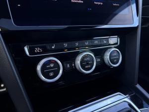 Blue Volkswagen Passat B8 2019 in Riga, with an engine capacity of 2.00 L and mileage of 182 thousand km for 16550 €, photo 22 on AUTOMOTO.COM.LV