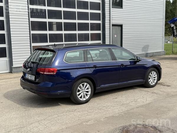 Blue Volkswagen Passat B8 2019 in Riga, with an engine capacity of 2.00 L and mileage of 239 thousand km for 10300 €, photo 4 on AUTOMOTO.COM.LV
