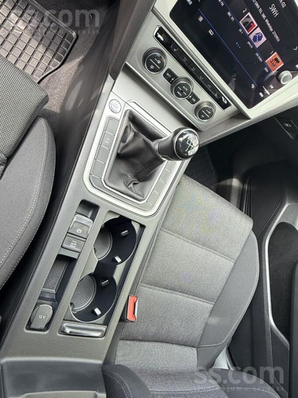 Blue Volkswagen Passat B8 2019 in Riga, with an engine capacity of 2.00 L and mileage of 239 thousand km for 10300 €, photo 6 on AUTOMOTO.COM.LV