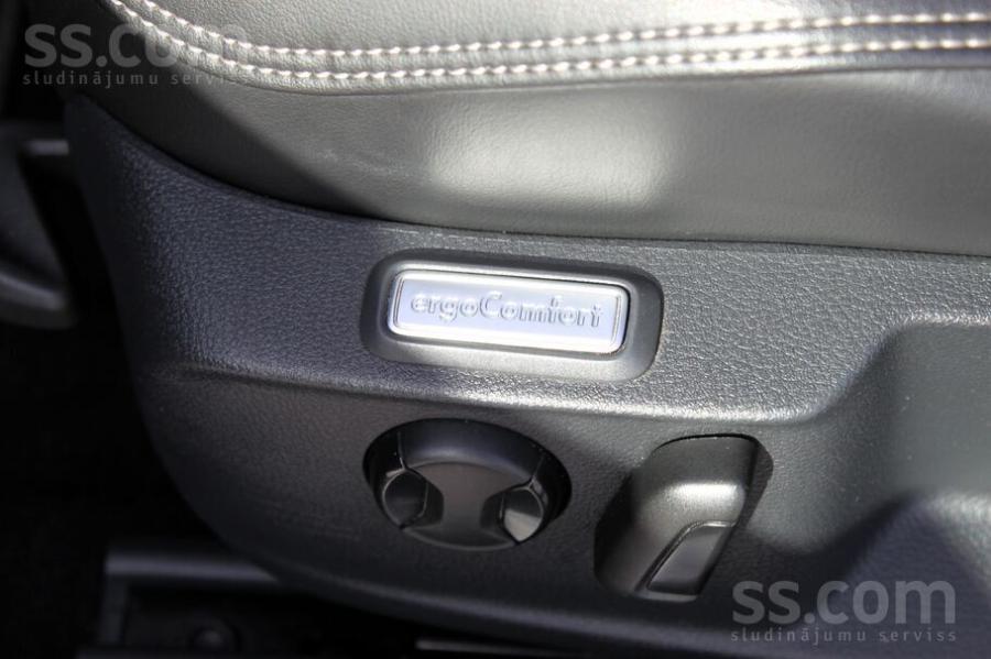 Blue Volkswagen Passat B8 2019 in Riga, with an engine capacity of 2.00 L and mileage of 191 thousand km for 15000 €, photo 20 on AUTOMOTO.COM.LV