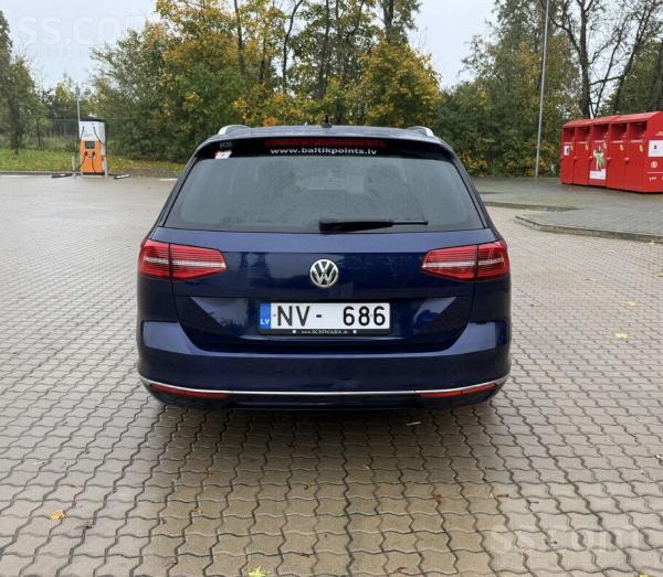 Blue Volkswagen Passat B8 2019 in Riga, with an engine capacity of 2.00 L and mileage of 329 thousand km for 12950 €, photo 5 on AUTOMOTO.COM.LV