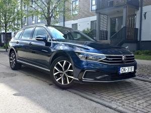 Синий Фольксваген Пассат Б8 2021 в Рига, объемом двигателя 1.40 л и пробегом 125 тыс. км за 20990 €, фото  на AUTOMOTO.COM.LV