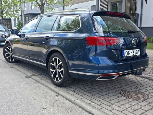 Blue Volkswagen Passat B8 2021 in Riga, with an engine capacity of 1.40 L and mileage of 125 thousand km for 20990 €, photo 5 on AUTOMOTO.COM.LV