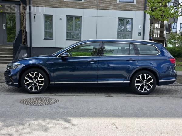 Blue Volkswagen Passat B8 2021 in Riga, with an engine capacity of 1.40 L and mileage of 125 thousand km for 20990 €, photo 8 on AUTOMOTO.COM.LV
